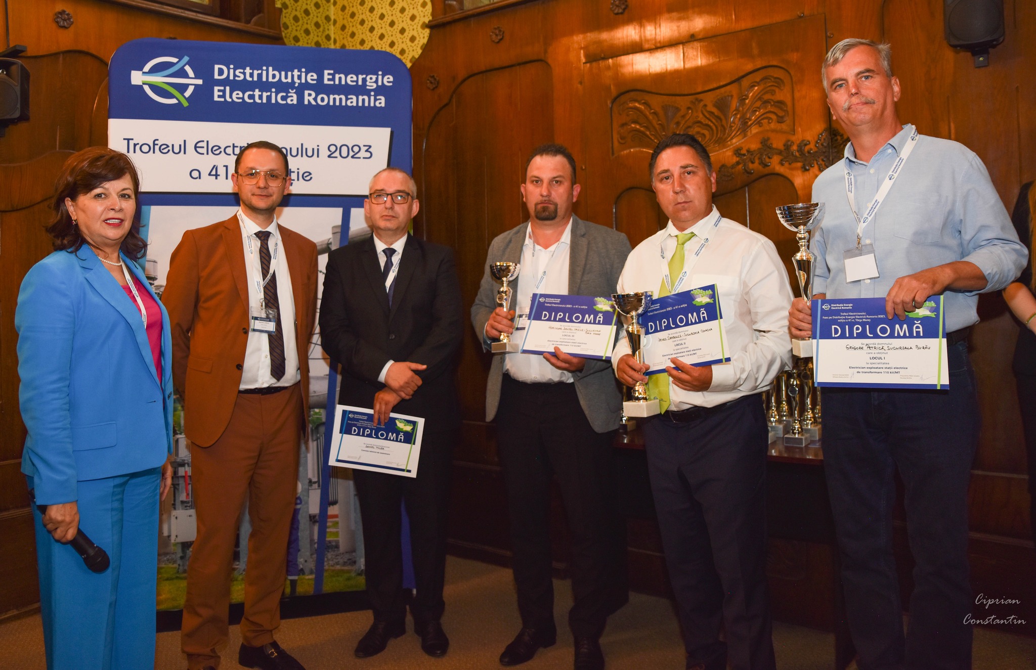 Specialiștii DEER - Distribuție Energie Electrică Romania